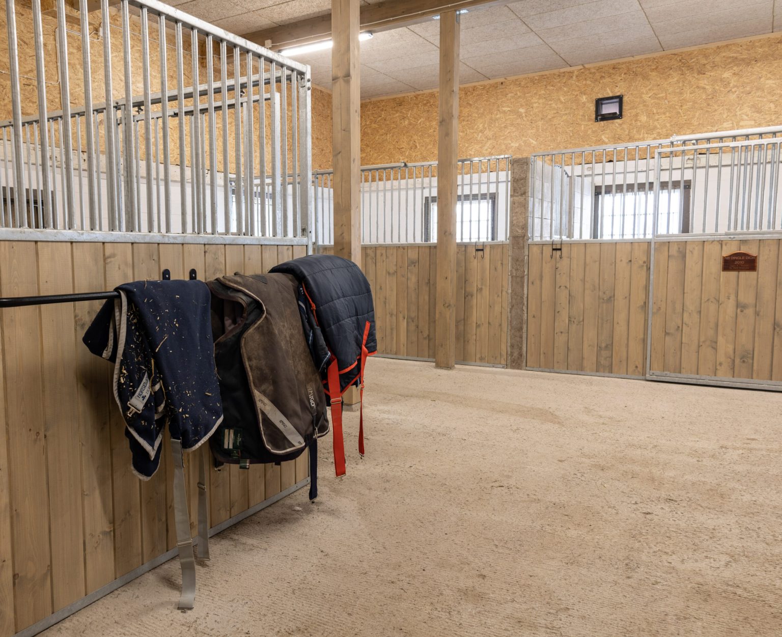 Uppgraderat stall med nya boxar - Ydre-Grinden